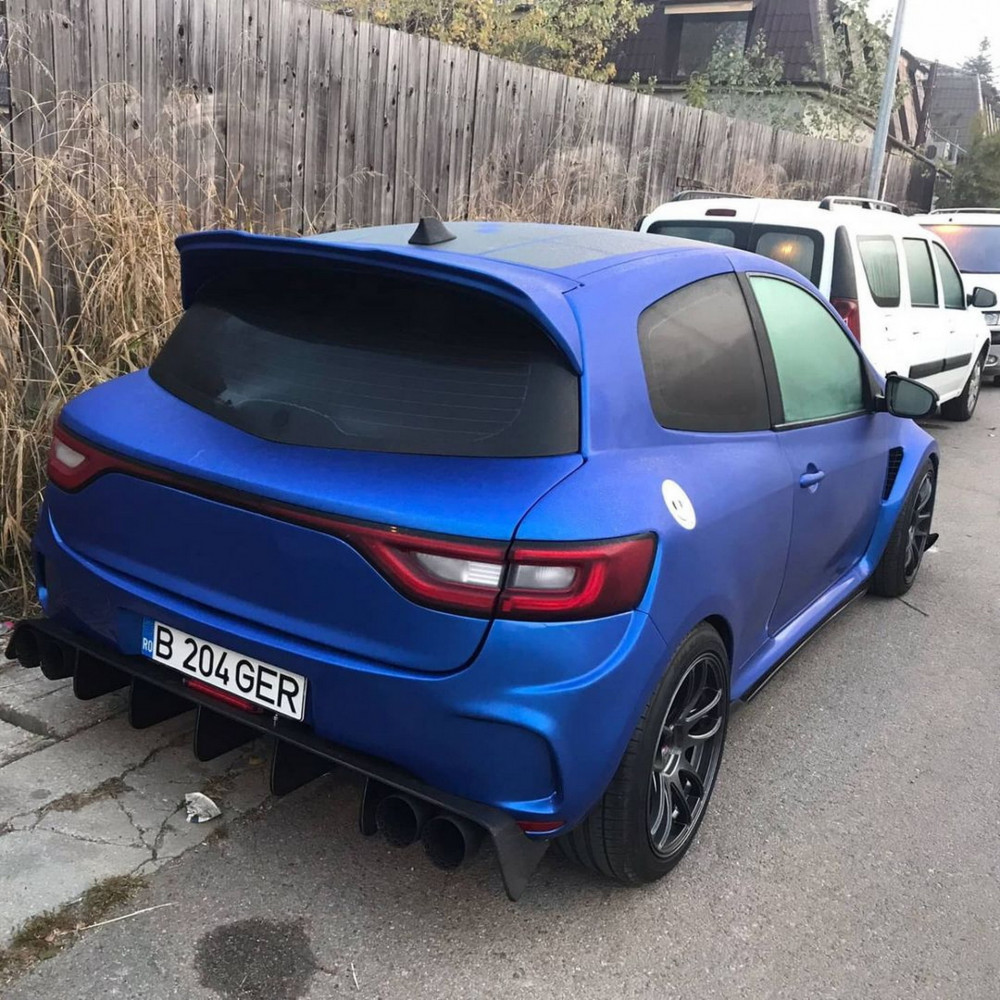 Take A Closer Look At This Customized Renault Clio III RS